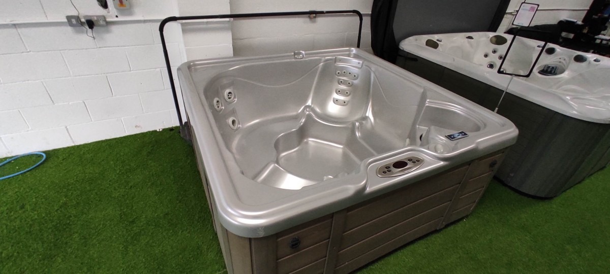 Hot Tubs For Sale - Used Hot Tubs For Sale -Seaside Hot Tubs